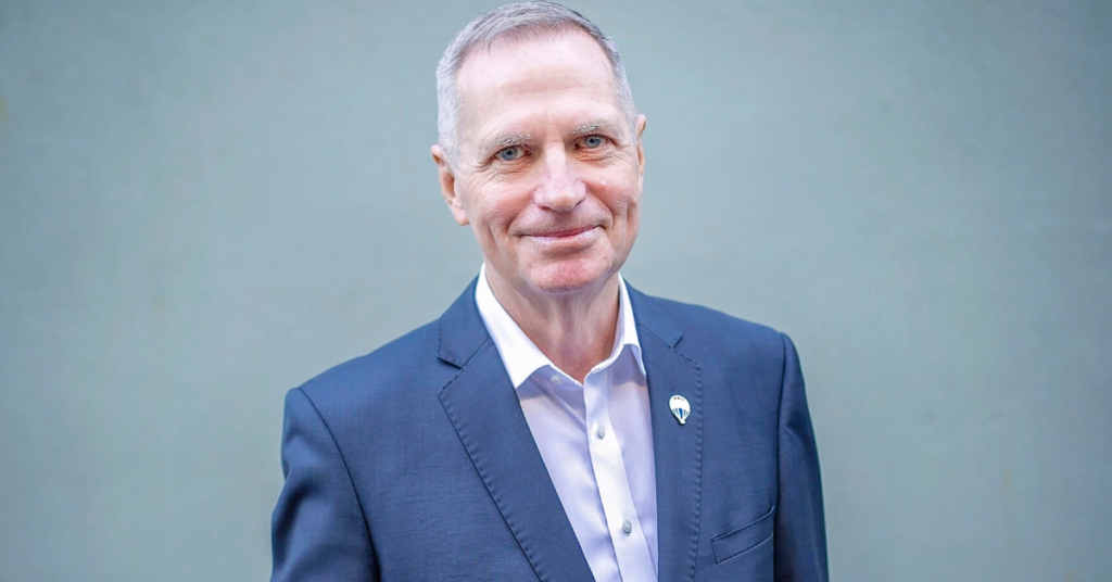 Michael Davoren steps aside