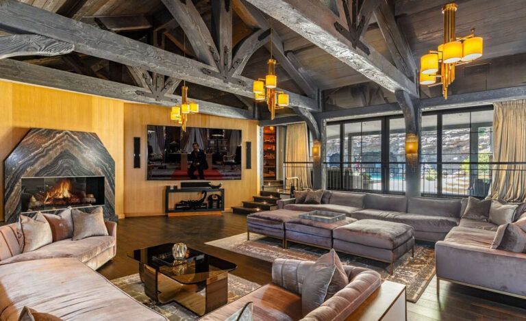 Drake lists his Hidden Hills estate