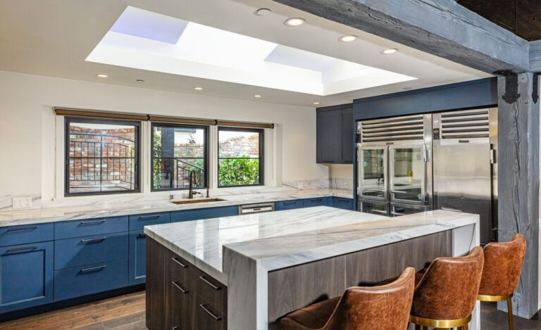 Drake lists his Hidden Hills estate