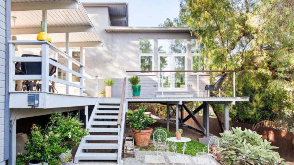 Emily Ratajkowski lists Echo Park compound