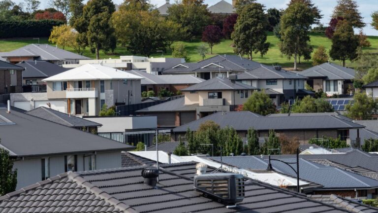 Australian Home Prices Hit Record High Despite Uneven Growth